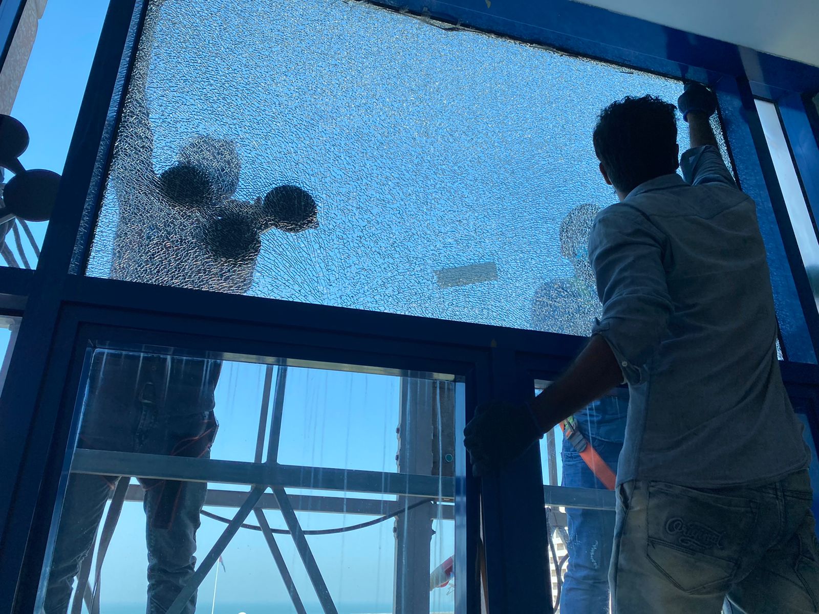 Replace the External Glass in Abu Dhabi- SEEZAR Maintenance & Building ...